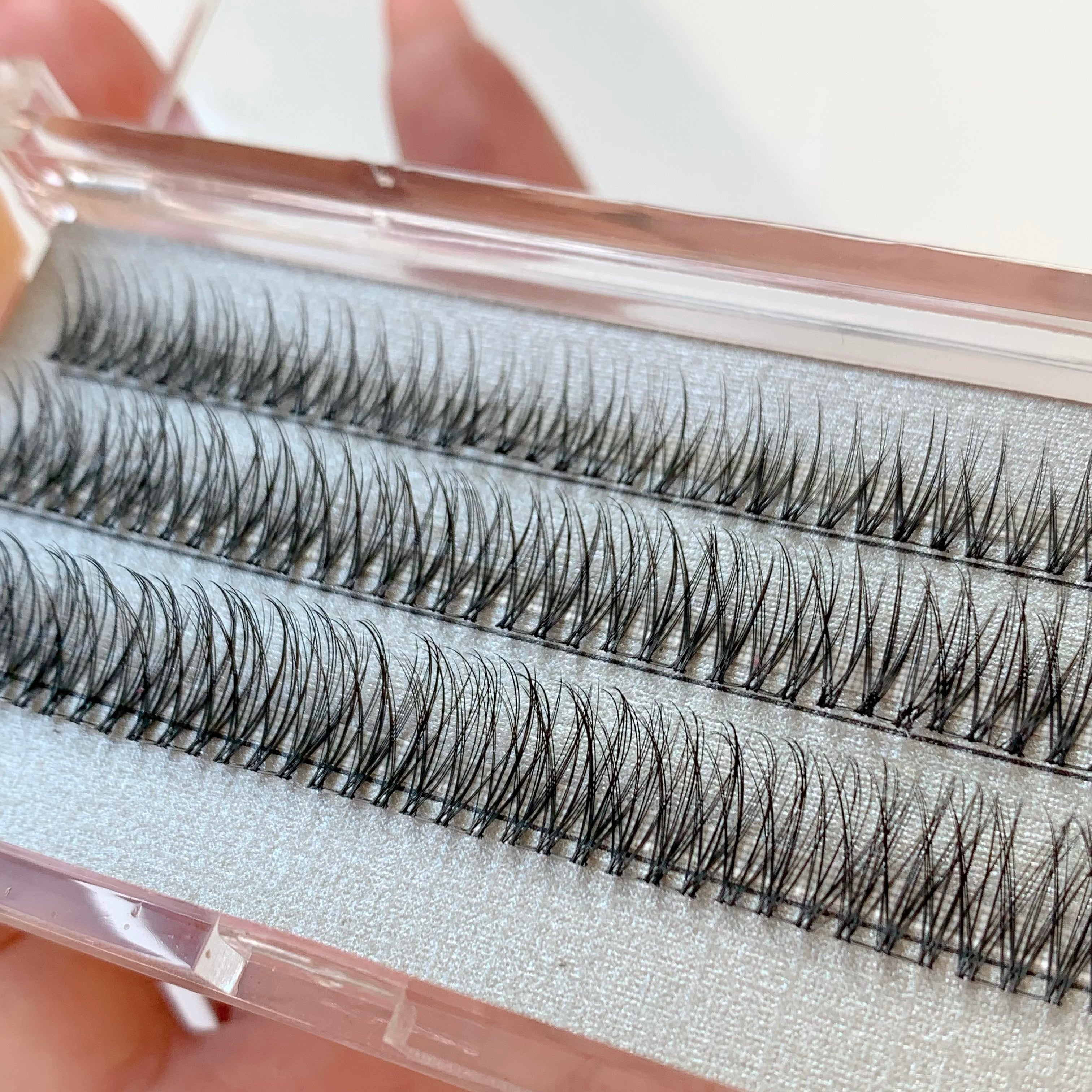 Light Volume - Dark Swan of Denmark luxurious eyelashes